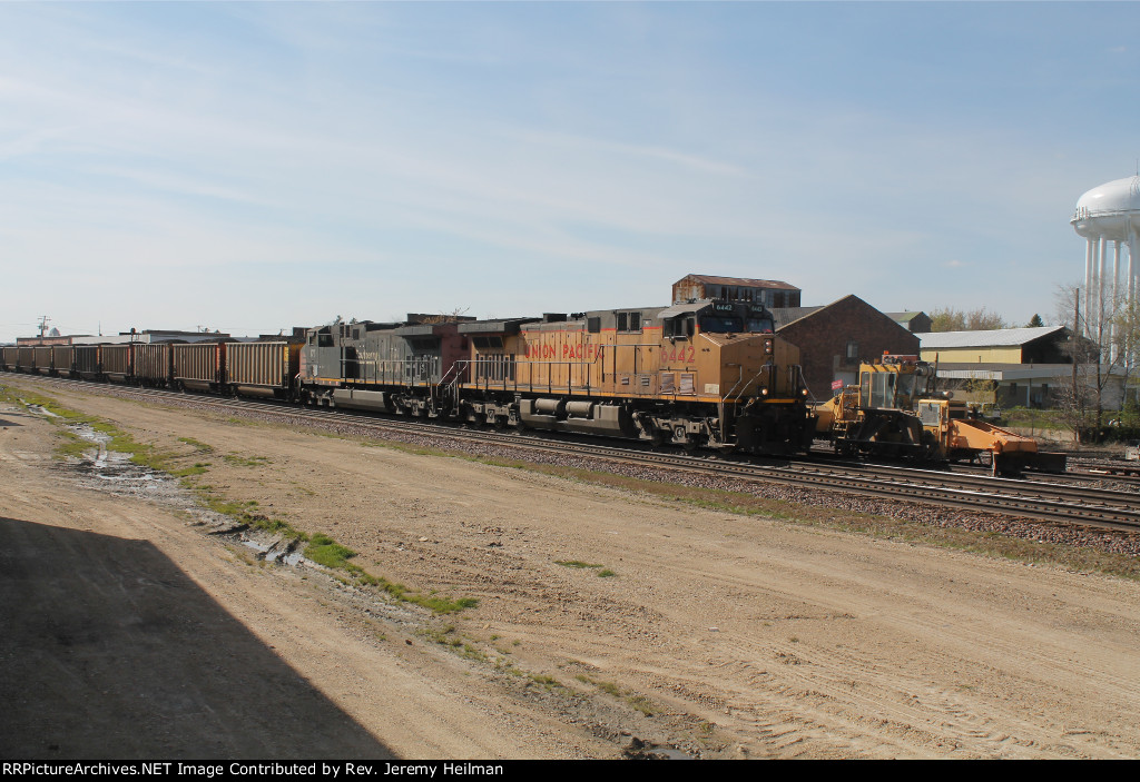UP 6442 & SP 177 (2)